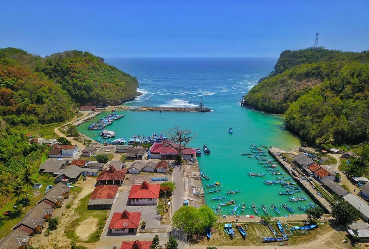 Menjelajahi Pantai Sadeng dengan Keindahan yang Tersembunyi - Dejogja ...